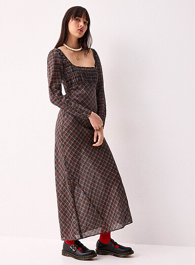 La robe maxi diaphane fentes latérales boutonnées | Damson Madder ...