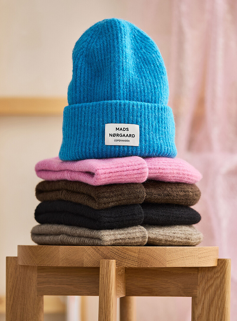 La tuque côtelée revers logo | Mads Norgaard | Tuques, Bérets et ...