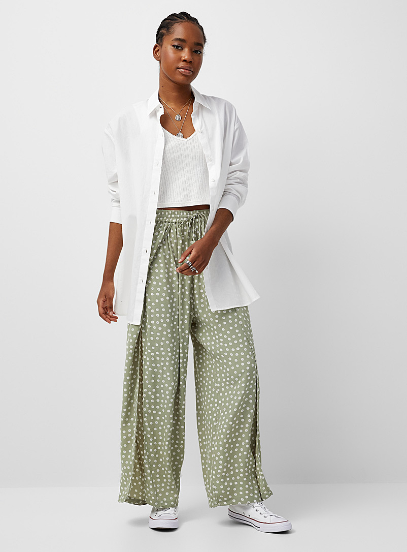 Women's Pants | 2022 Trends | Simons Canada