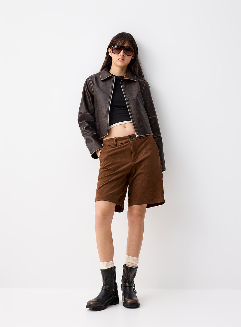 Le bermuda faux suède | Twik | Magasinez des Bermudas mode pour Femme ...