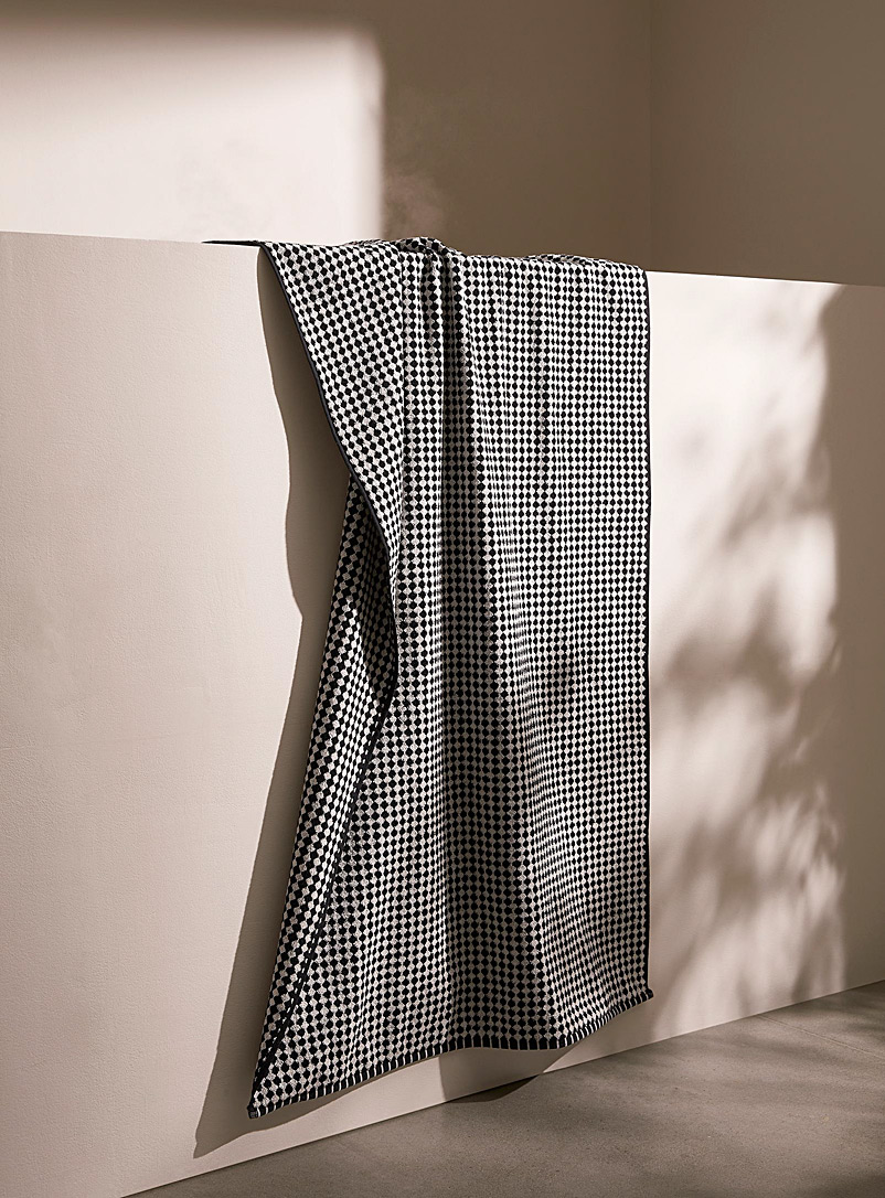 Le drap de bain coton bio diamants noirs et blancs | Simons Maison ...