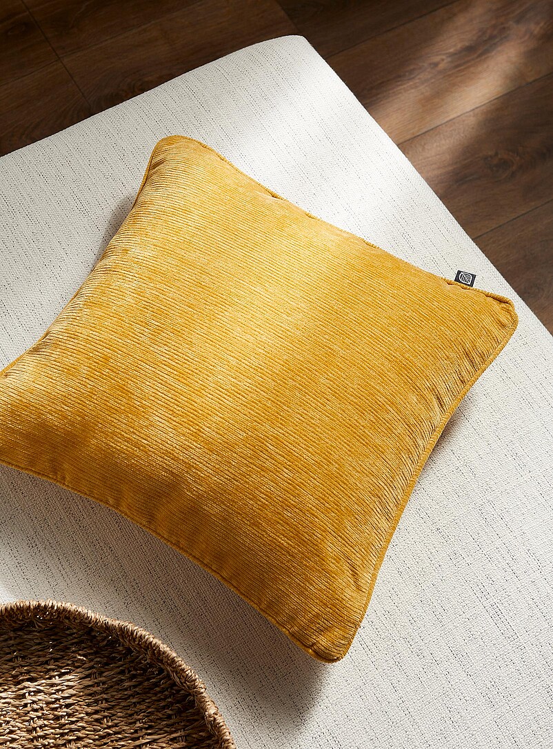 Cushions & Throw Pillows | Decor | Simons Maison