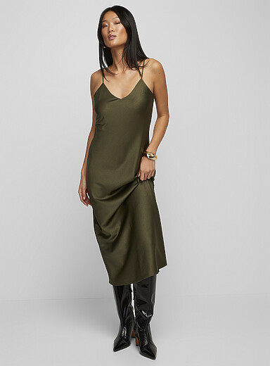 La robe nuisette satinée bordure dentelle | Icône | Nuisette et satin ...