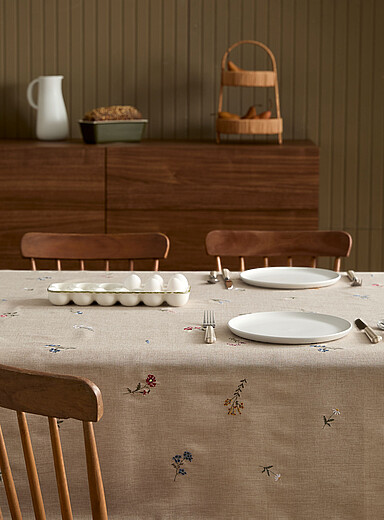 La nappe brodée fleurs champêtres | Simons Maison | Nappes Imprimées ...