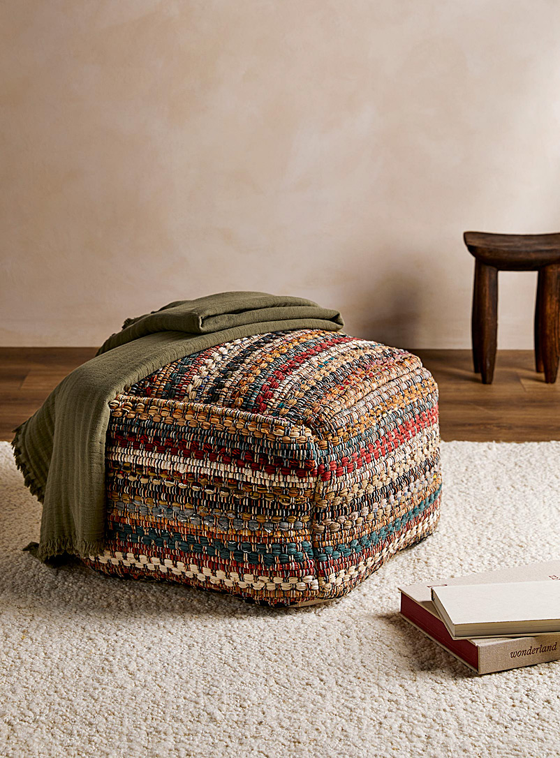 Le pouf cubique tissage coloré | Simons Maison | Poufs | Accessoires ...