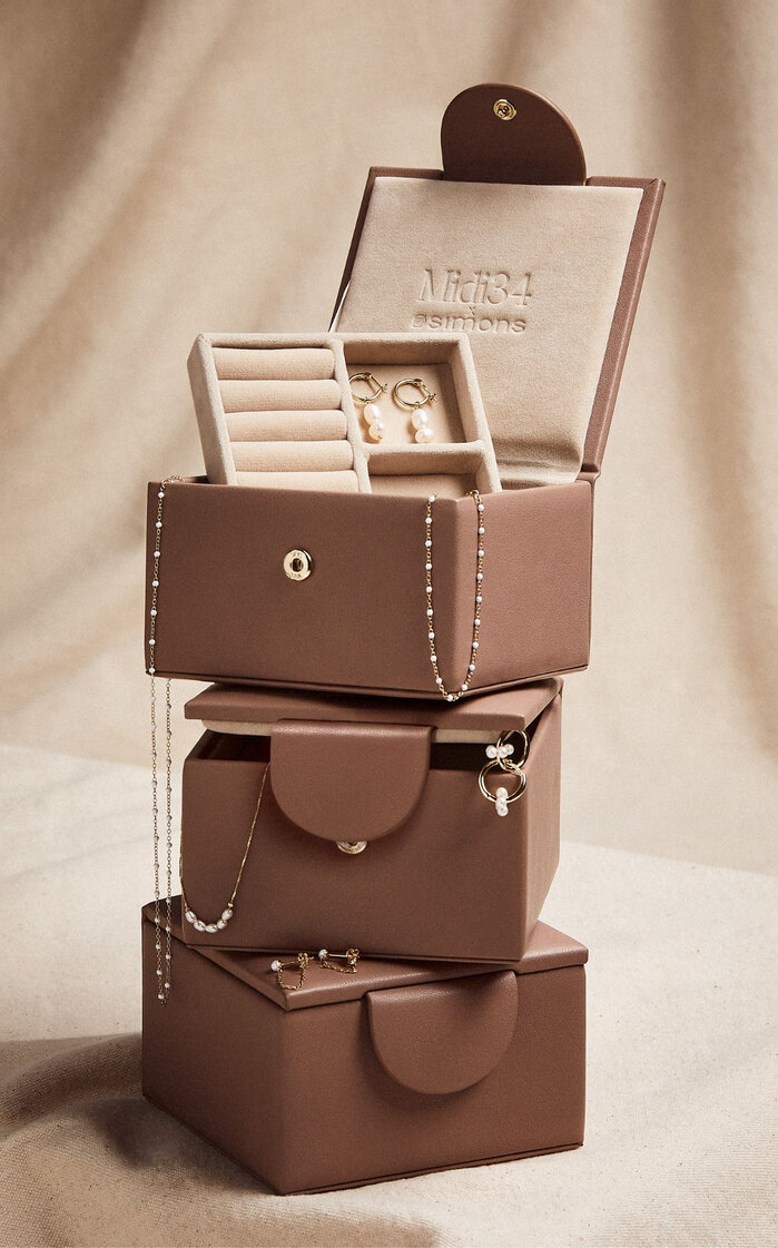 Thousands Gift Ideas for Women and for Men | Simons