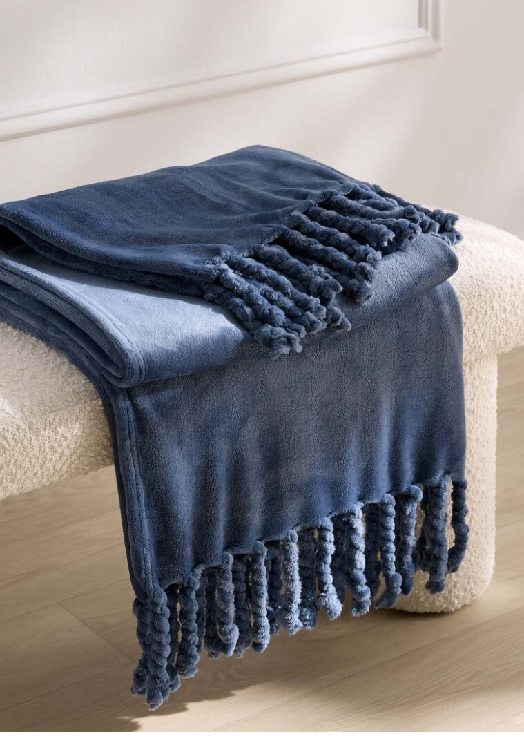 Throw Blankets | Decor | Simons Maison